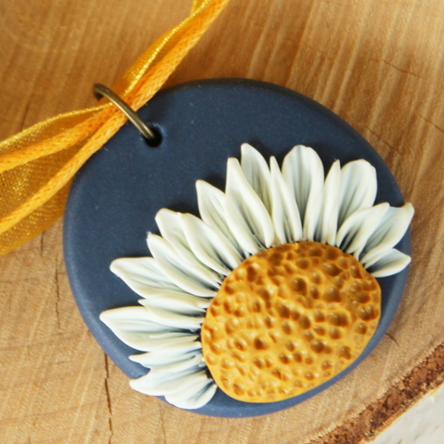 VIDEO: Daisy Pendant | Polymer Clay for Beginners - My Vian